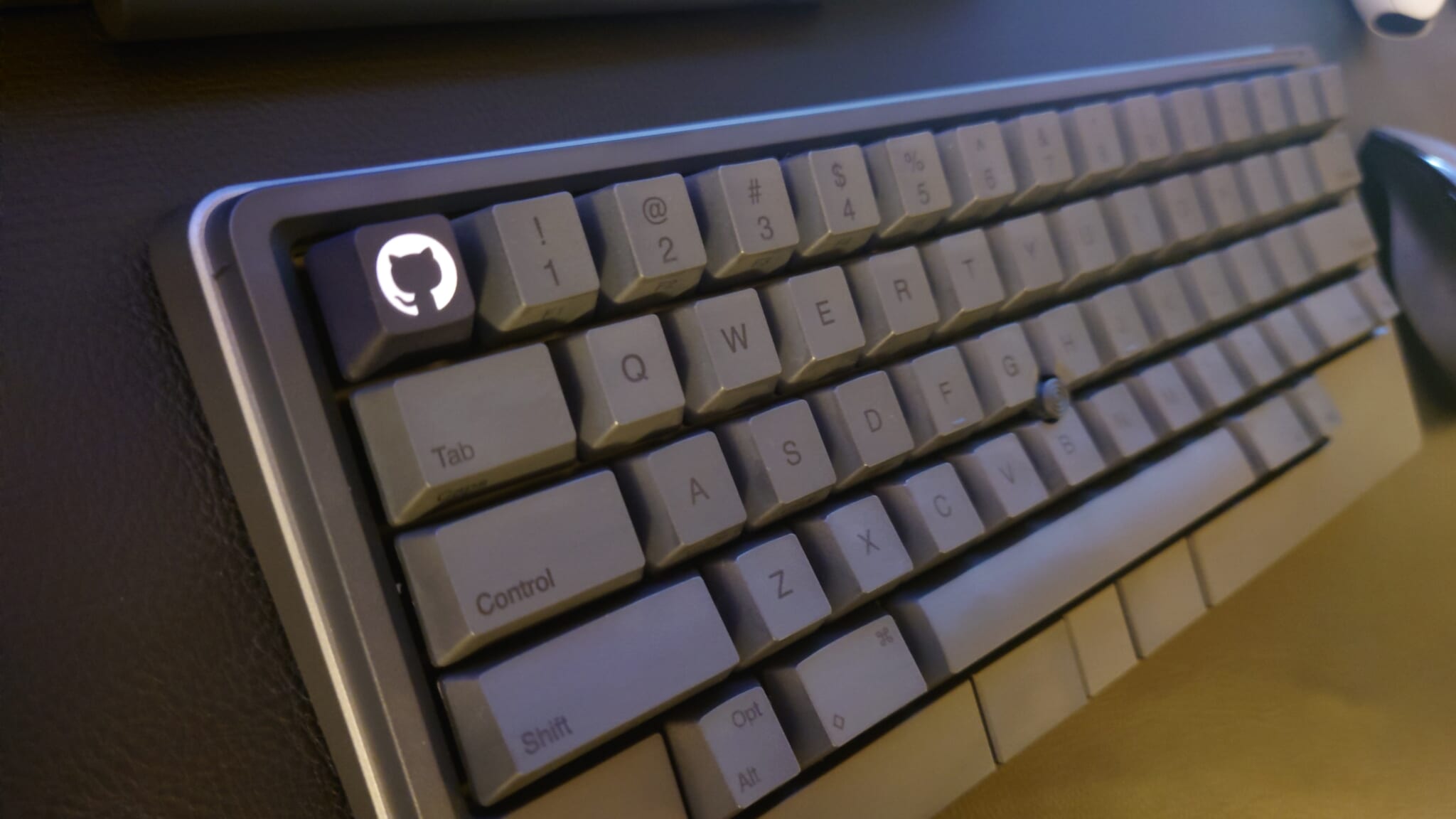 ハイエンドキーボード『HHKB Studio』買ったのでレビューする | ソフトウェア開発のギークフィード